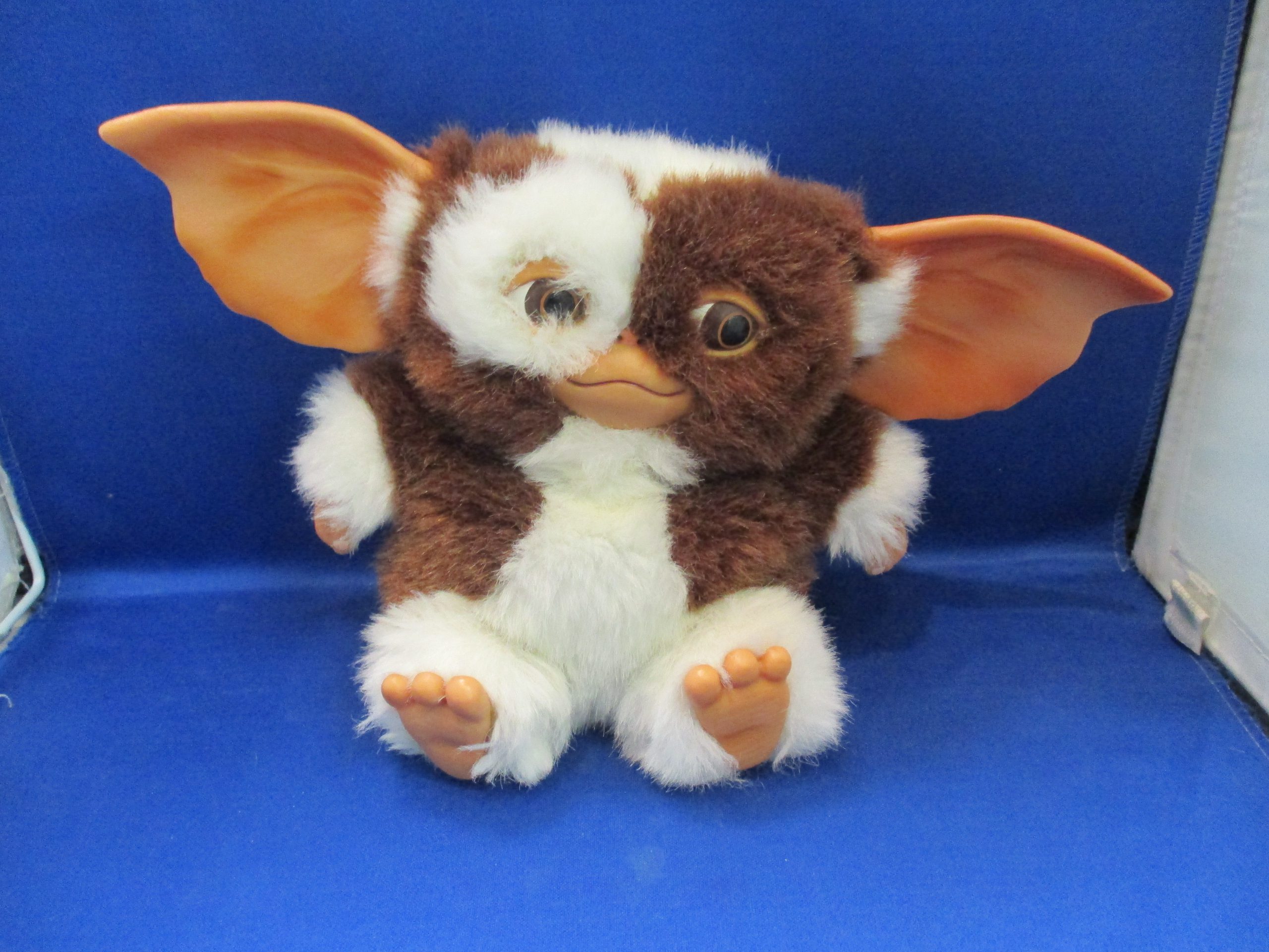 Neca Gremlins 8″ Gizmo Plush Doll – Crowemag Toys