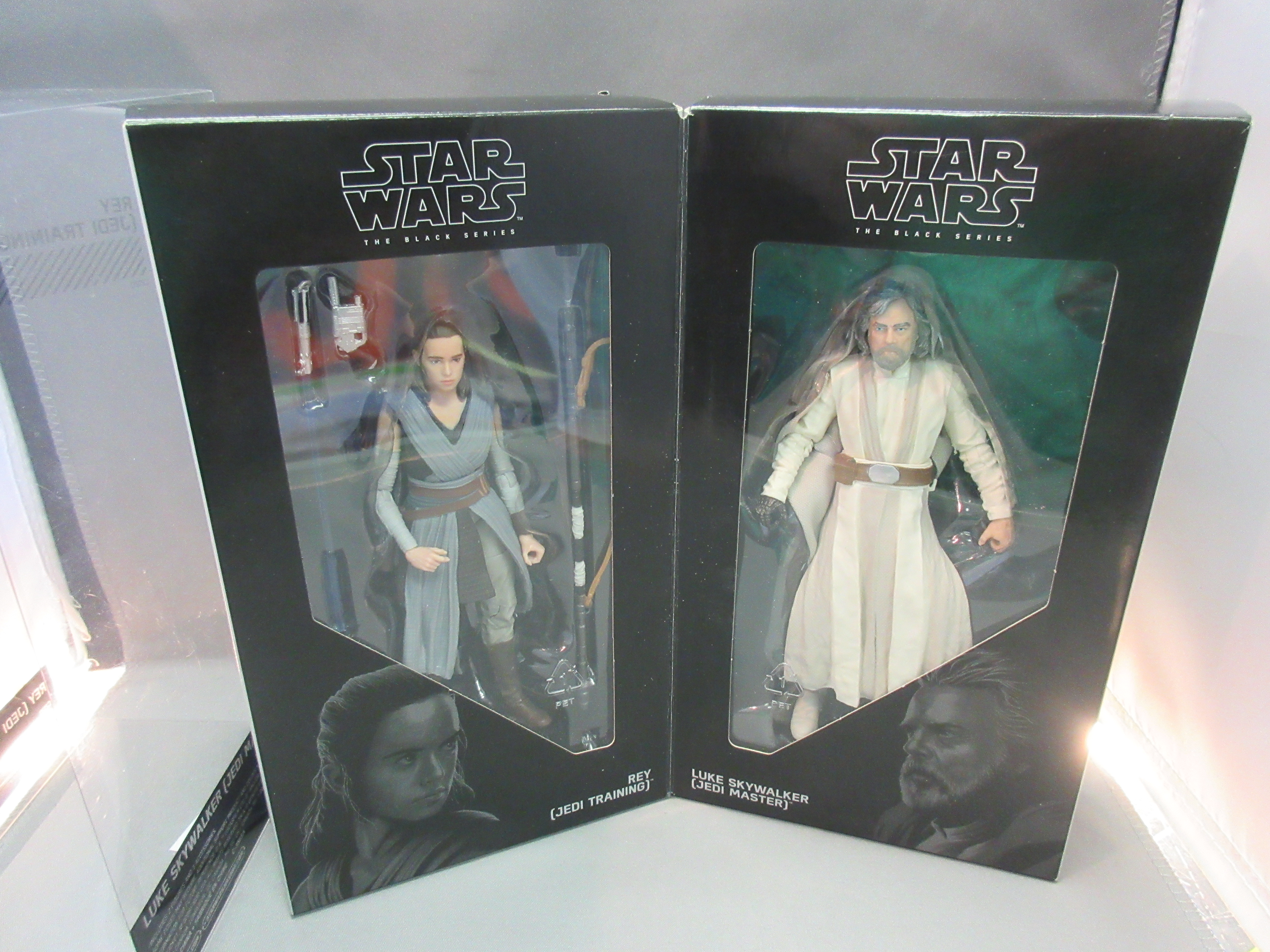Black Series Rey (Jedi Training) & Luke Skywalker (Jedi Master) Two ...