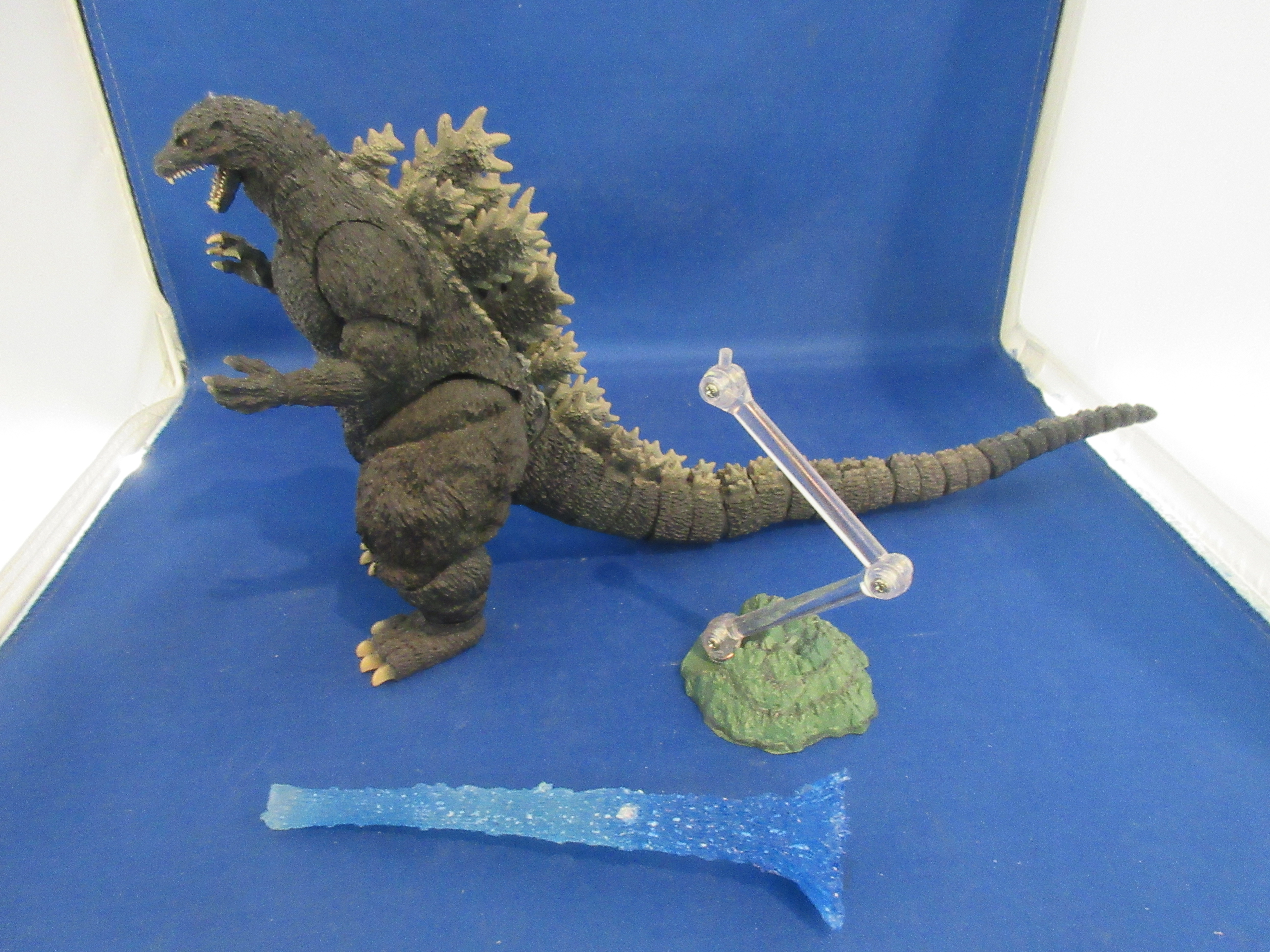 S.H Monsterarts Godzilla 1995 Rebirth – Crowemag Toys