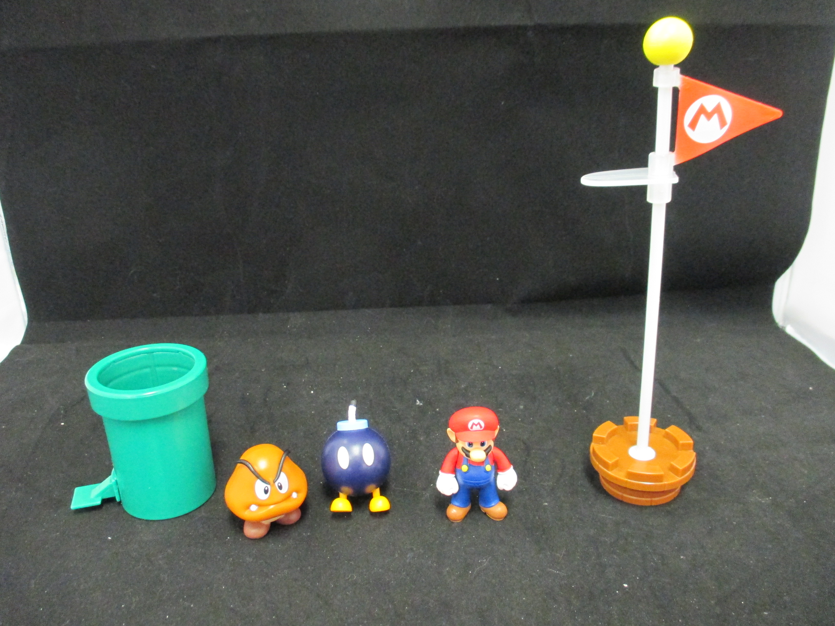 Super Mario Bros. Acorn Plains – Crowemag Toys