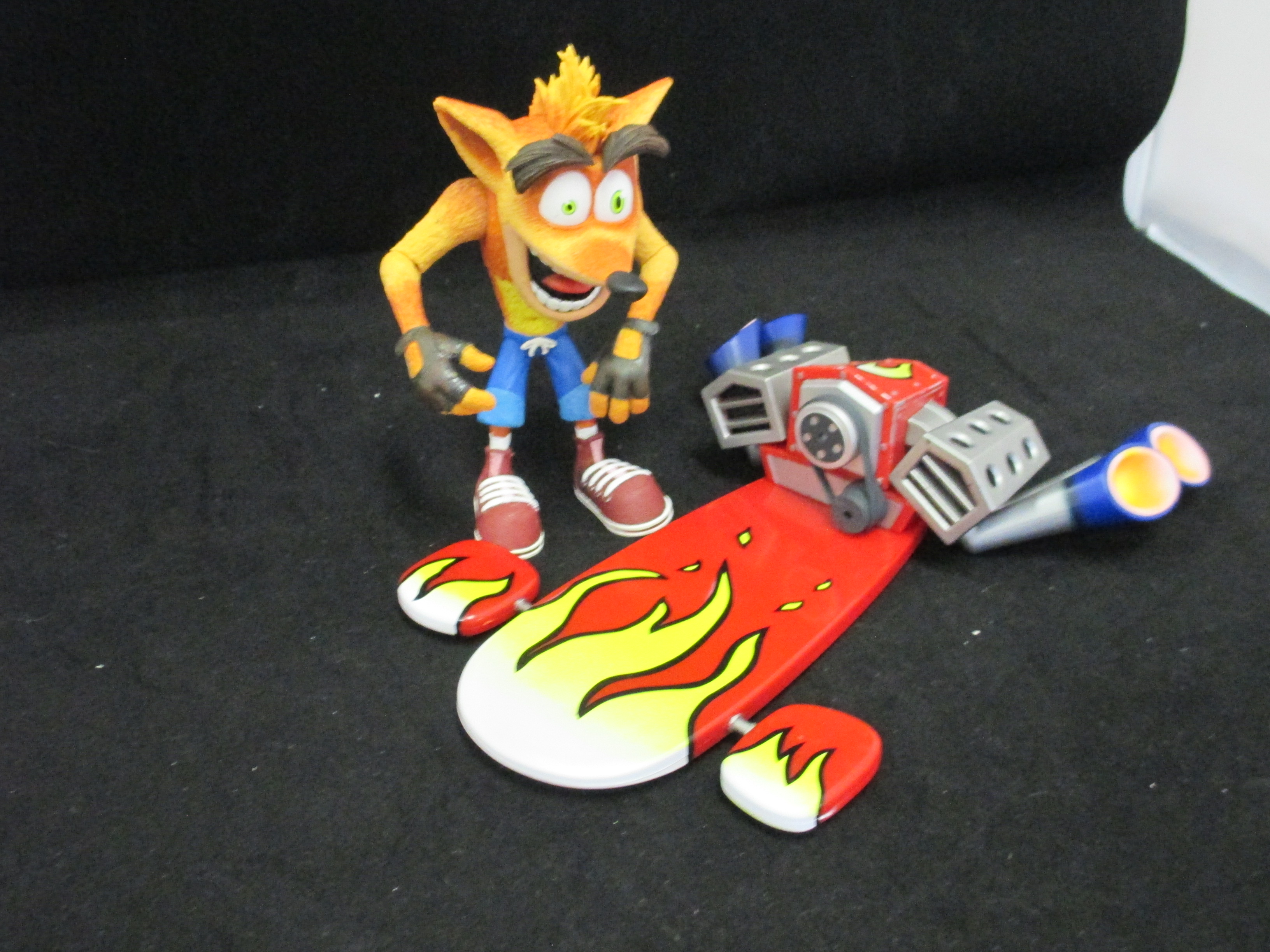 NECA Crash Bandicoot 7 Inch Deluxe Crash with Jet Board – Crowemag Toys