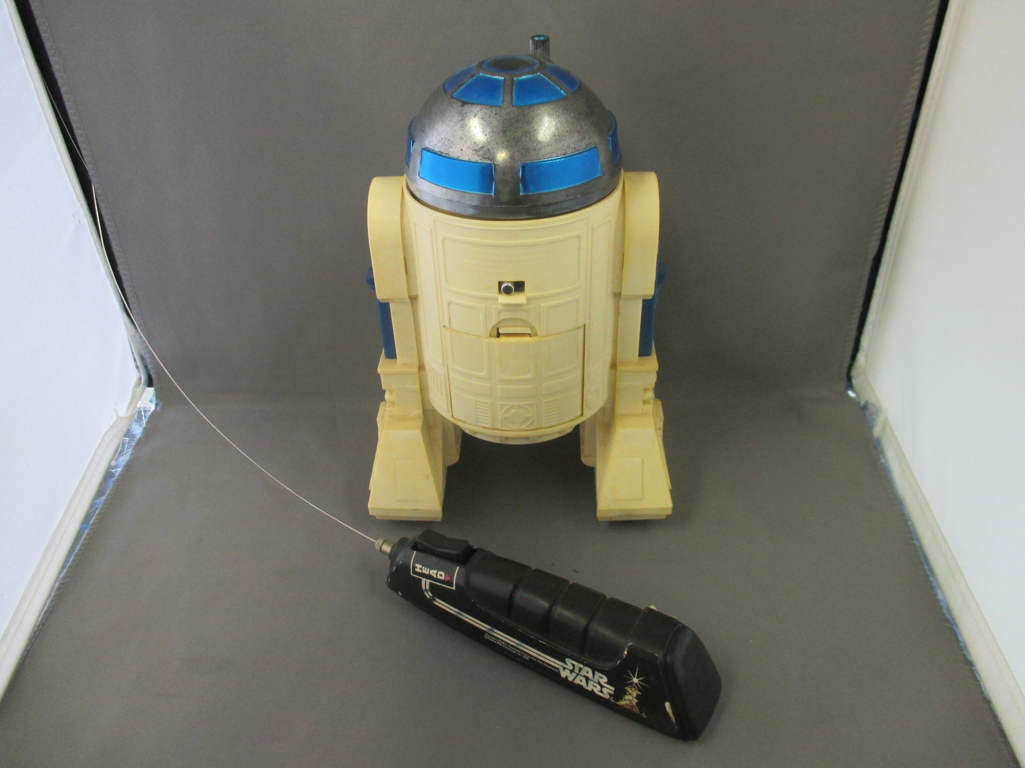 Kenner R/C R2-D2 12-inch Remote Controlled Figure – Crowemag Toys