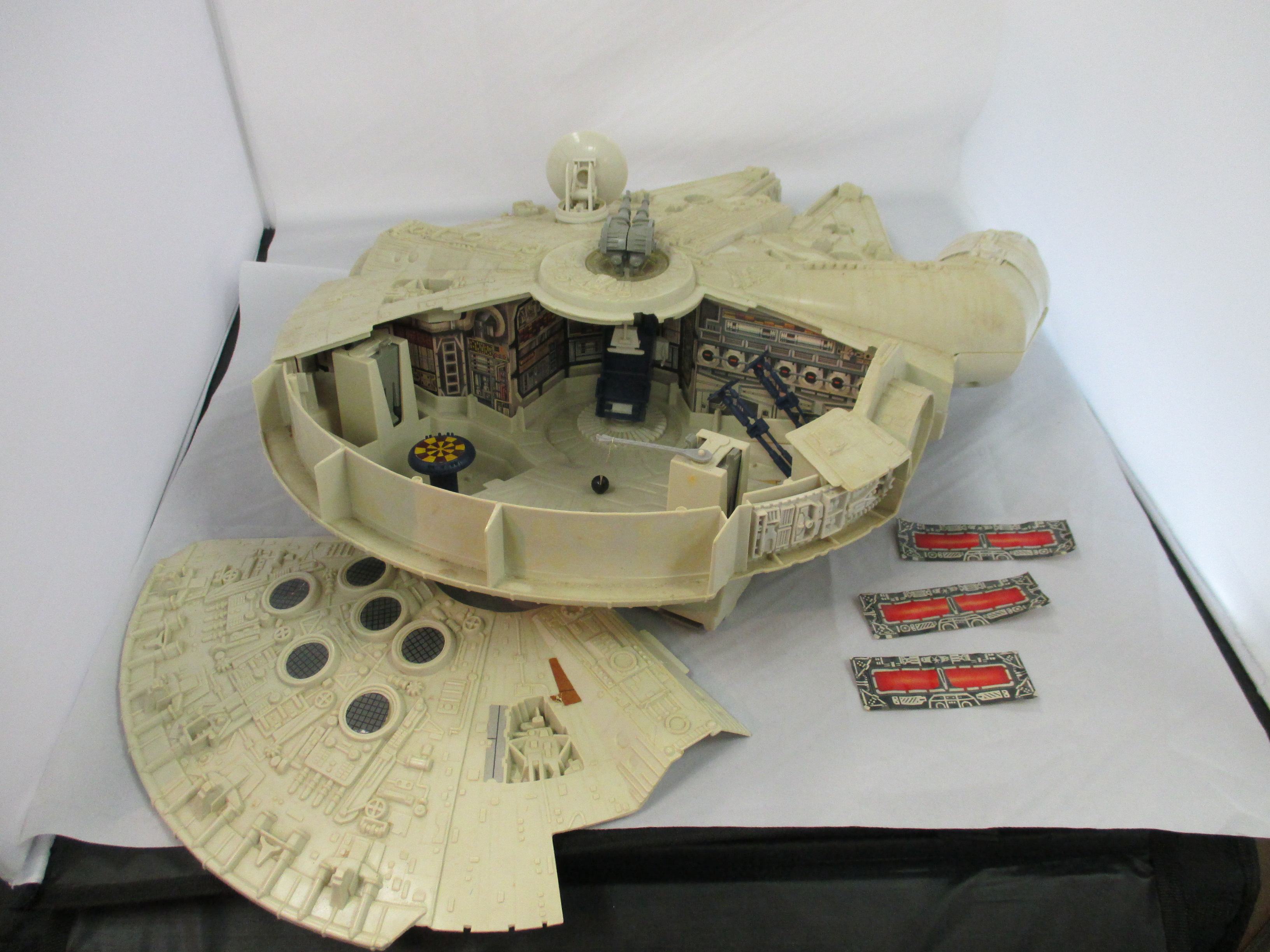Kenner Millennium Falcon – Crowemag Toys