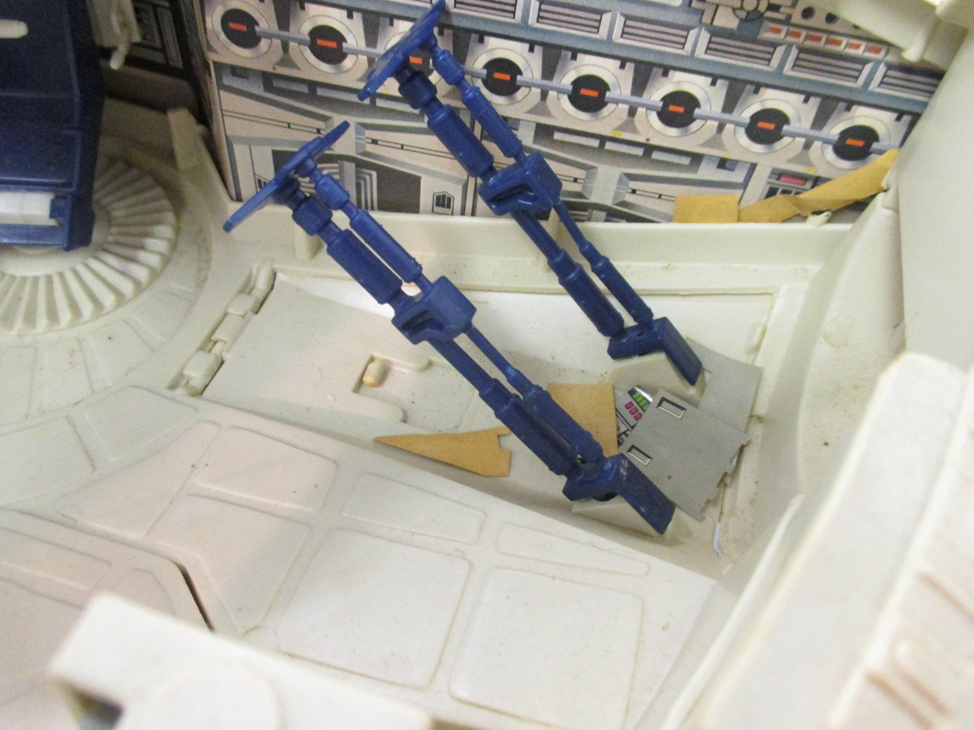 Kenner Millennium Falcon – Crowemag Toys