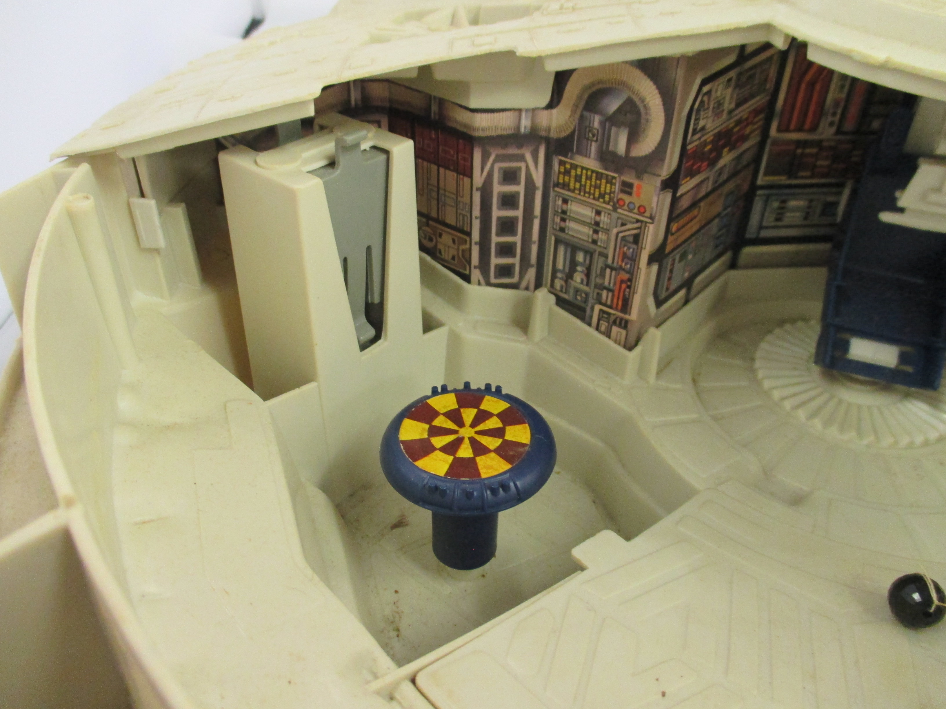 Kenner Millennium Falcon – Crowemag Toys