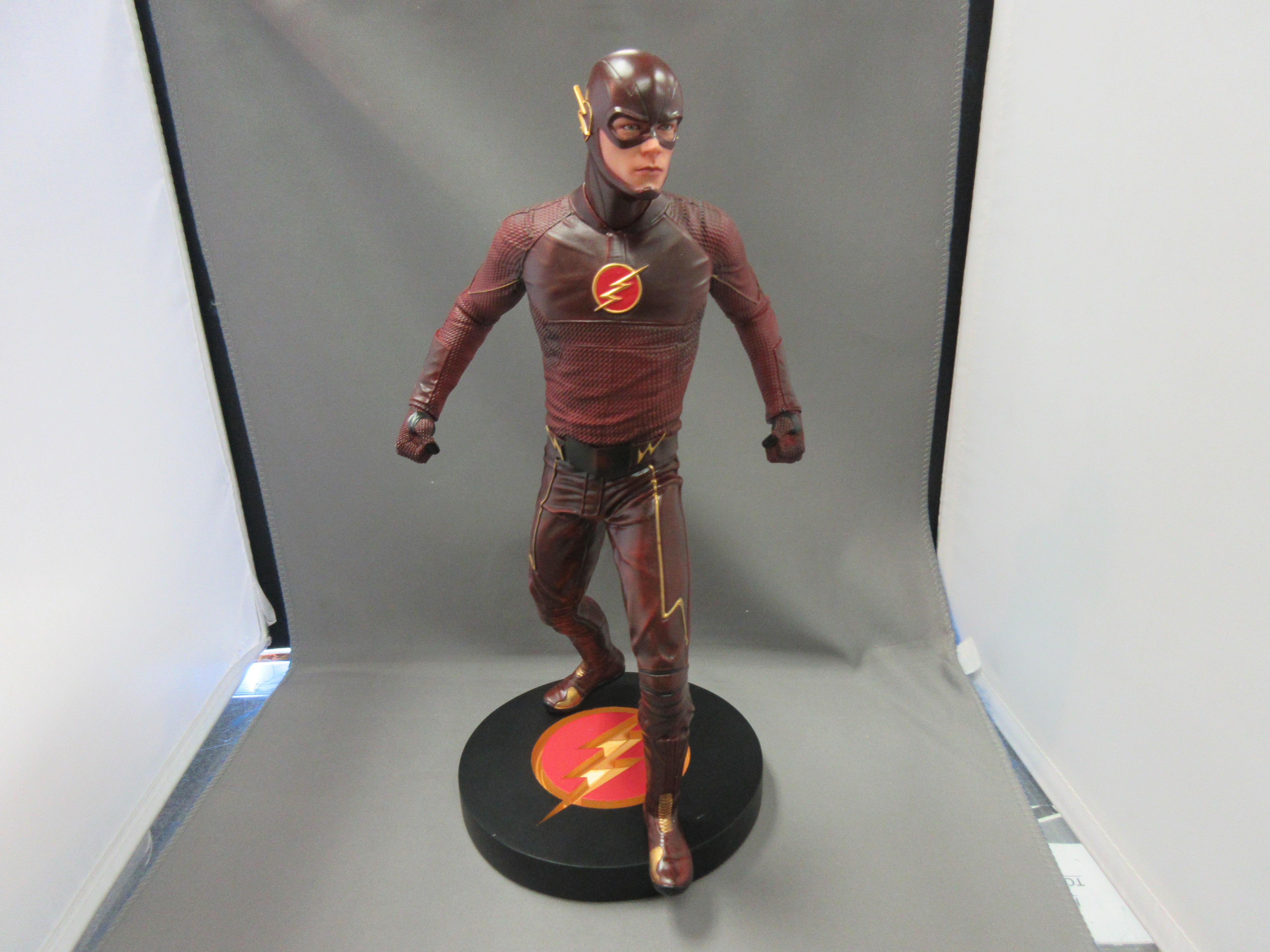 CW’s The Flash Statue – Crowemag Toys