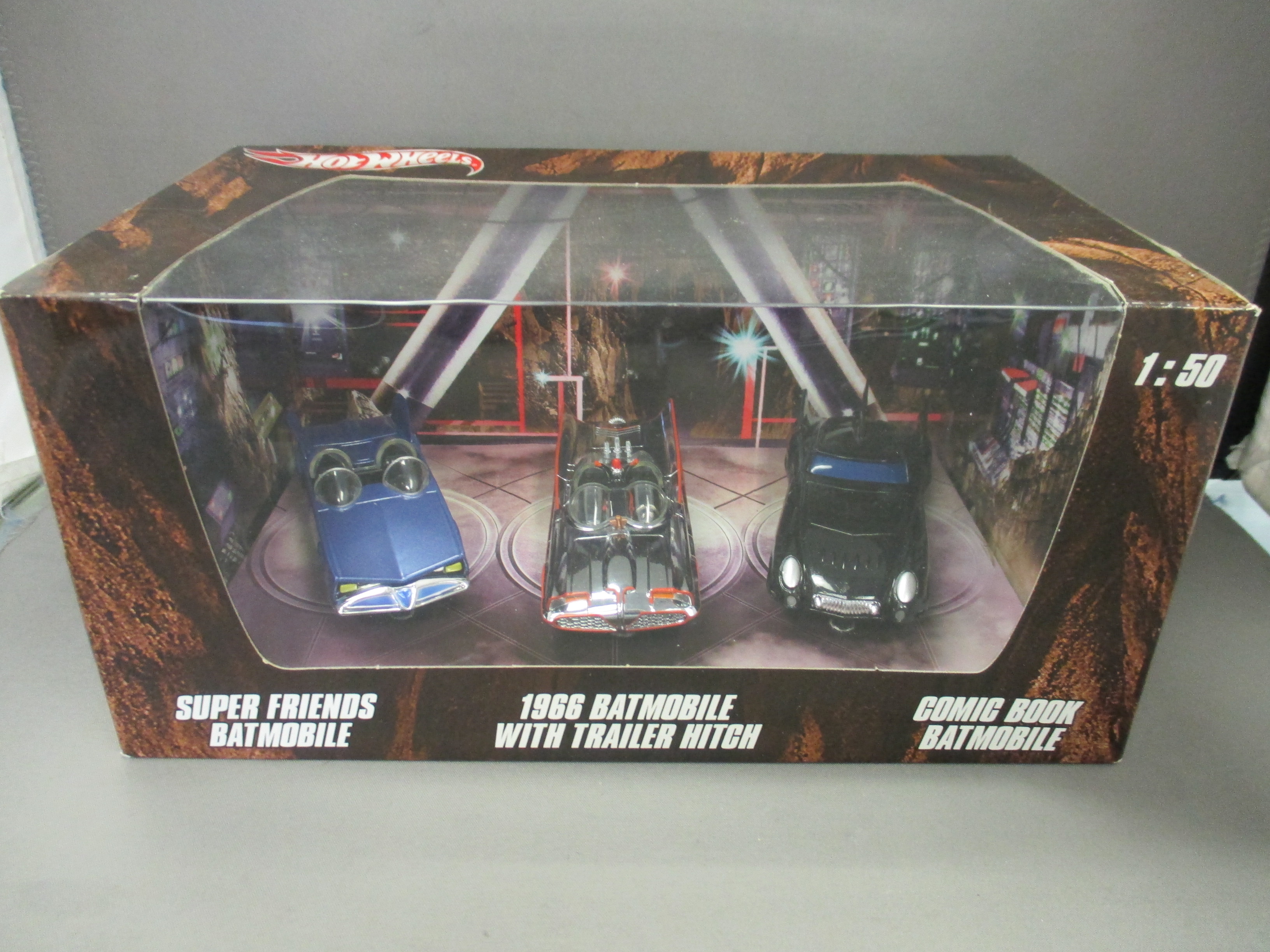 Hot Wheels Batman Batmobile Gift Set – Crowemag Toys