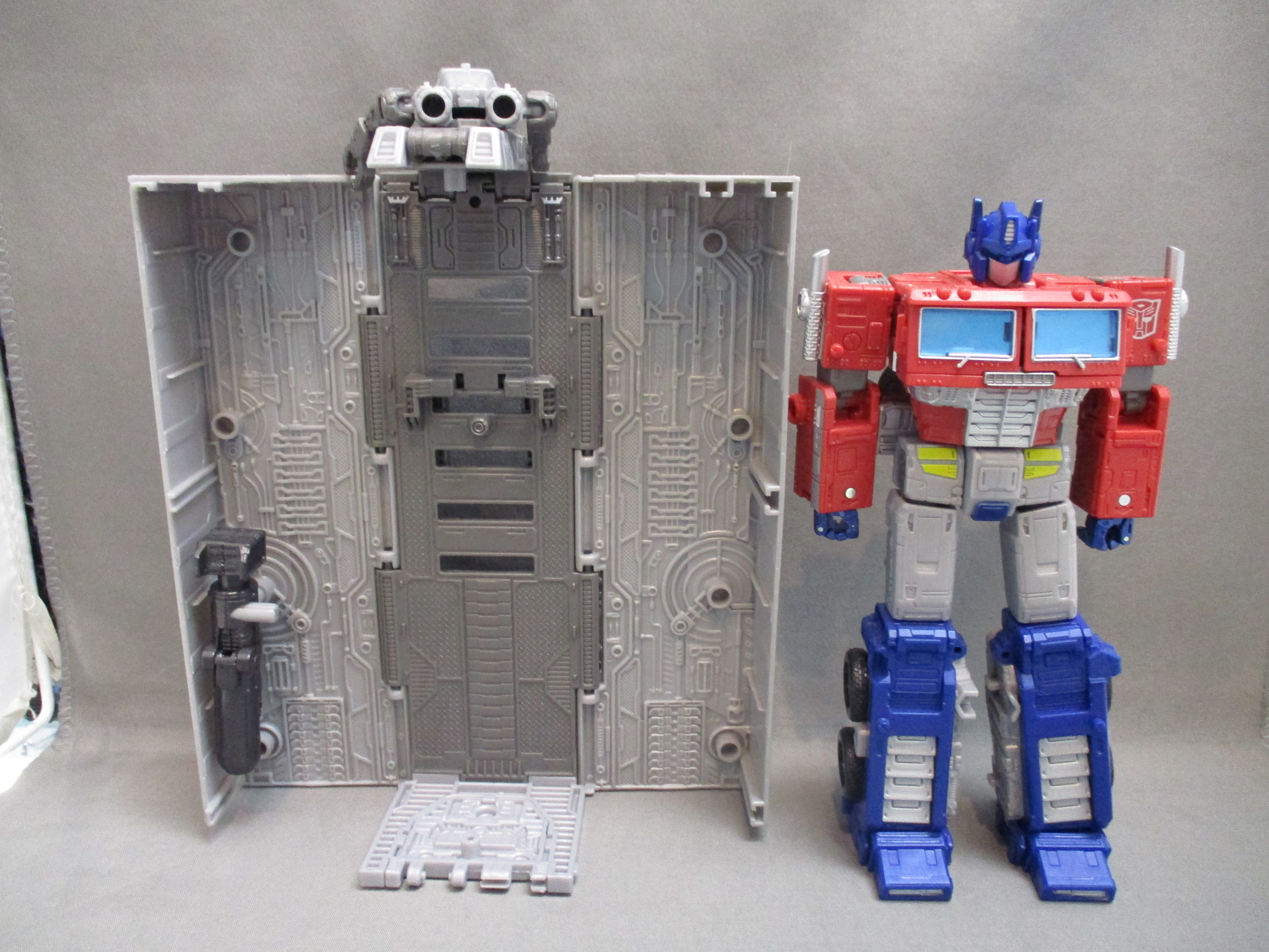 WFC Earthrise Optimus Prime – Crowemag Toys