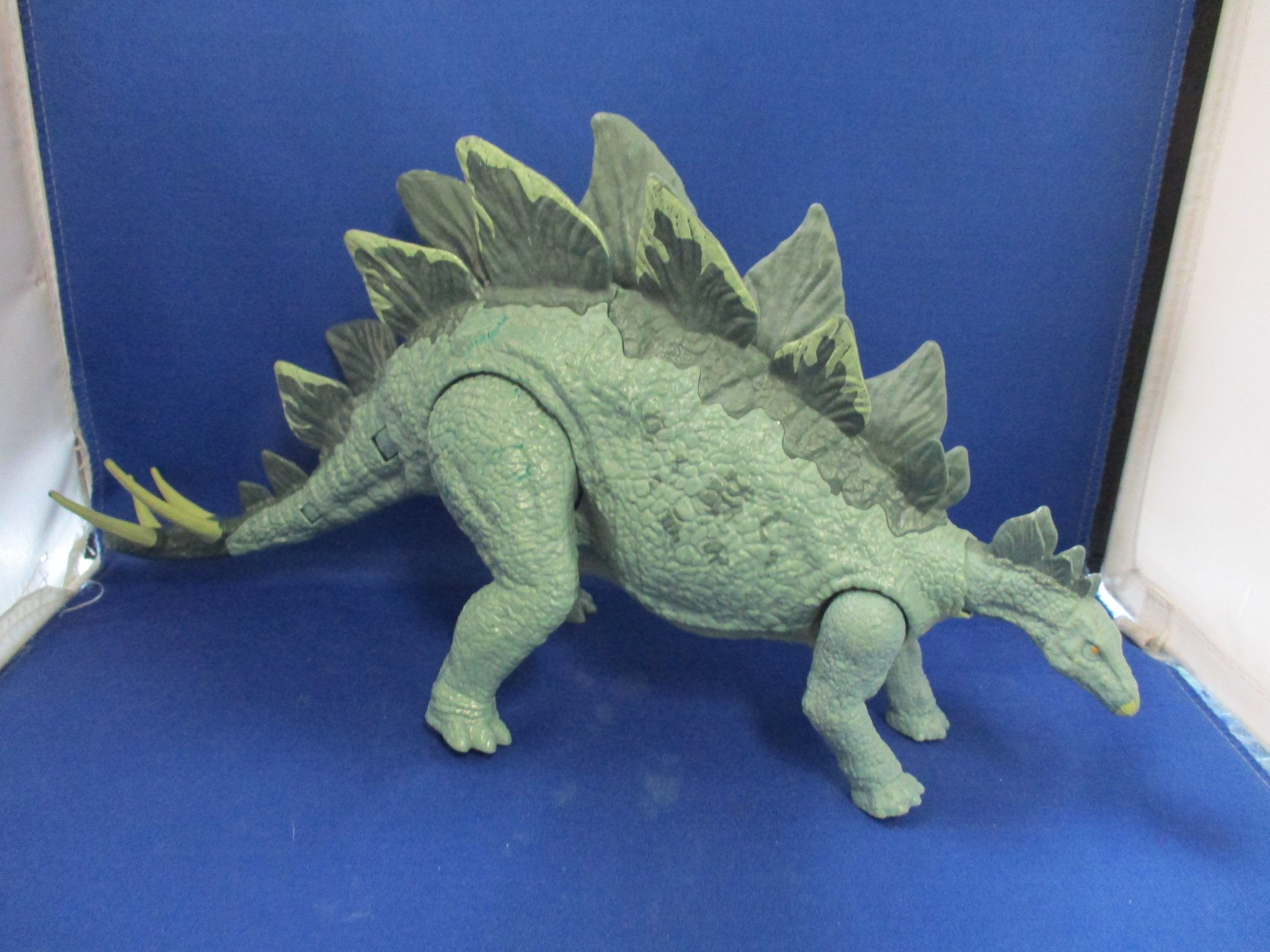 Jurassic World Action Attack Stegosaurus – Crowemag Toys