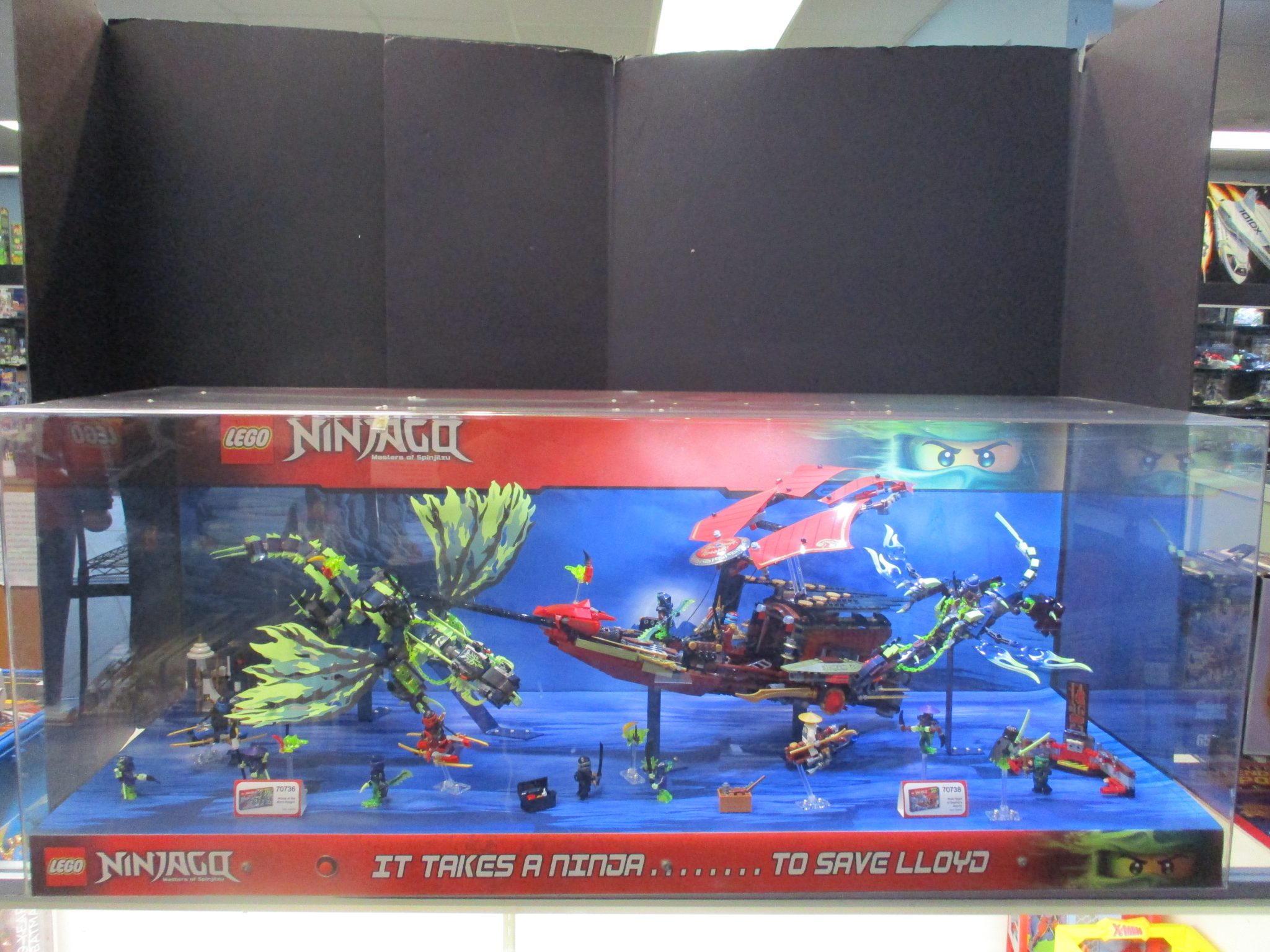 2014 TRU Ninjago Lego Display – Crowemag Toys