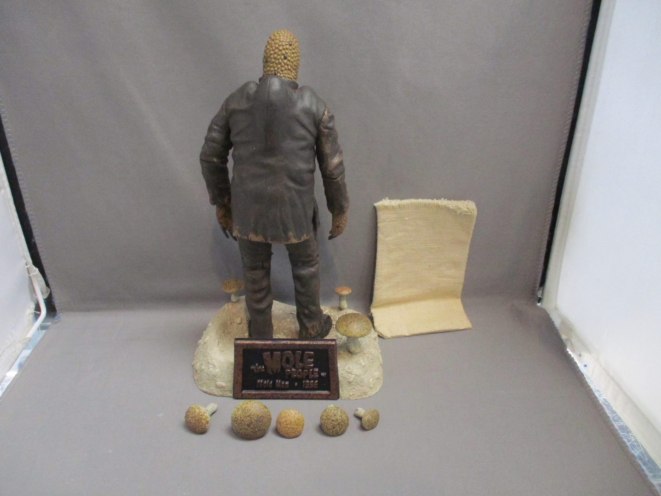 Sideshow Toys Universal Studios Monsters The Mole People Series 4 ...