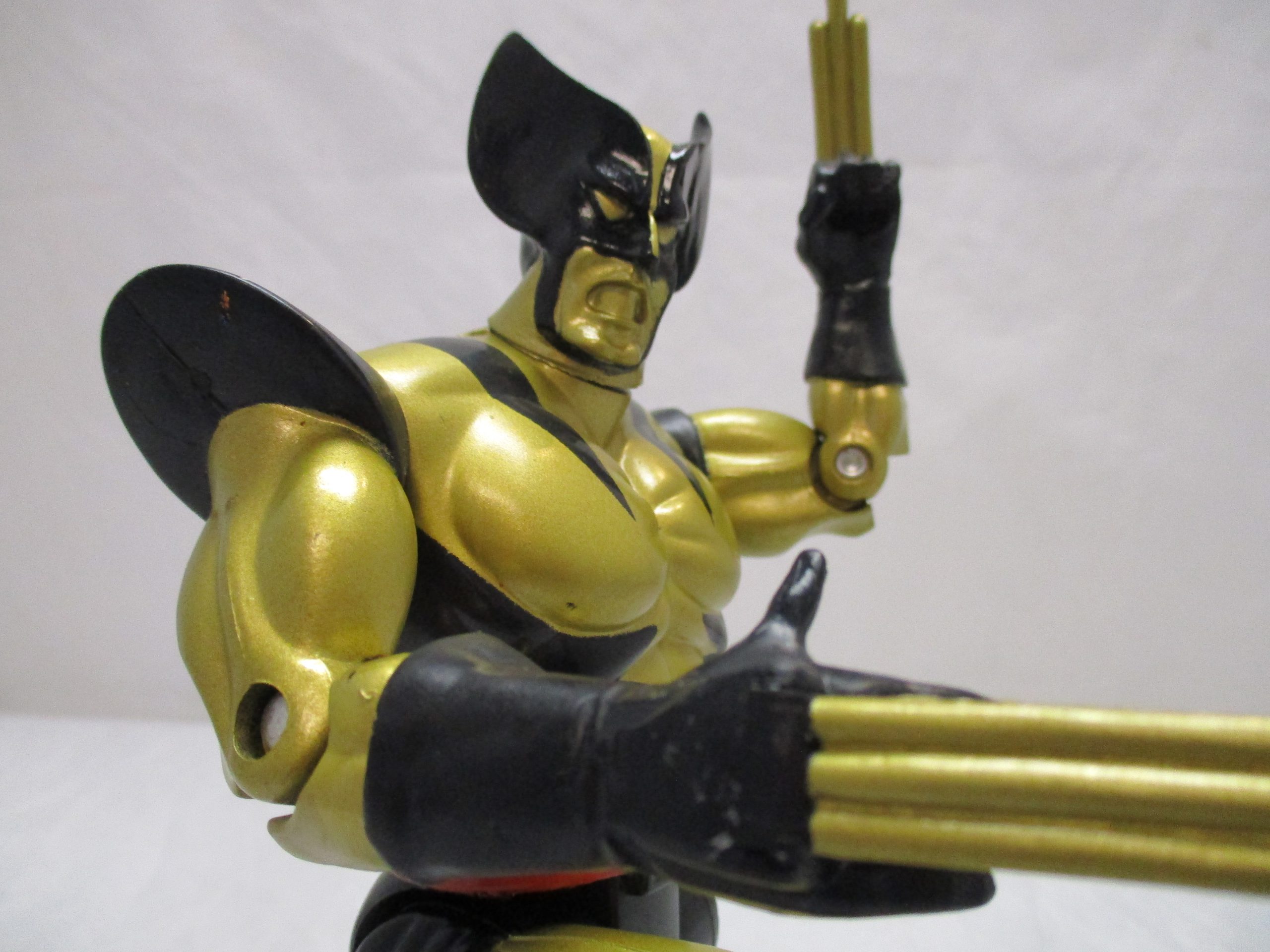 Marvel Universe 10 Inch Wolverine Gold Outfit – Crowemag Toys